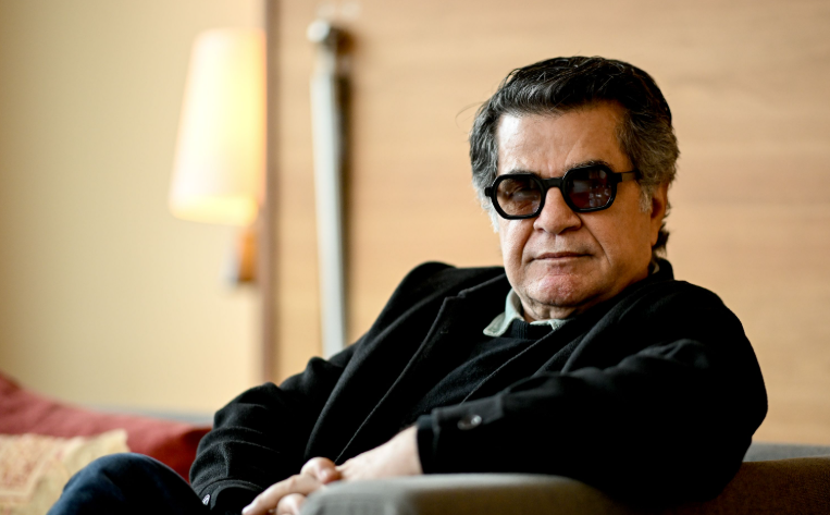 Jafar Panahi Issues Urgent Plea as Iran Protests Turn Deadly - Songbux